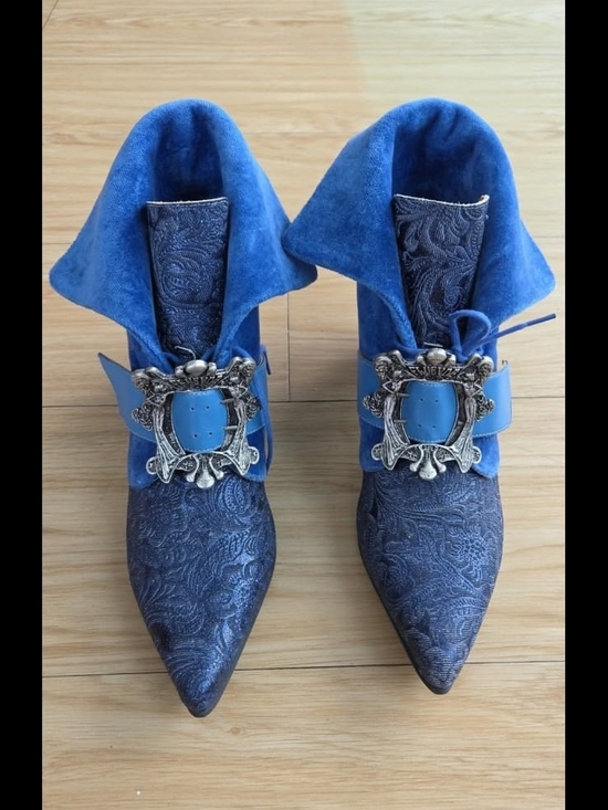John Fluevog | Shoes | John Fluevog Blue Embossed Pointedtoe Heeled ...